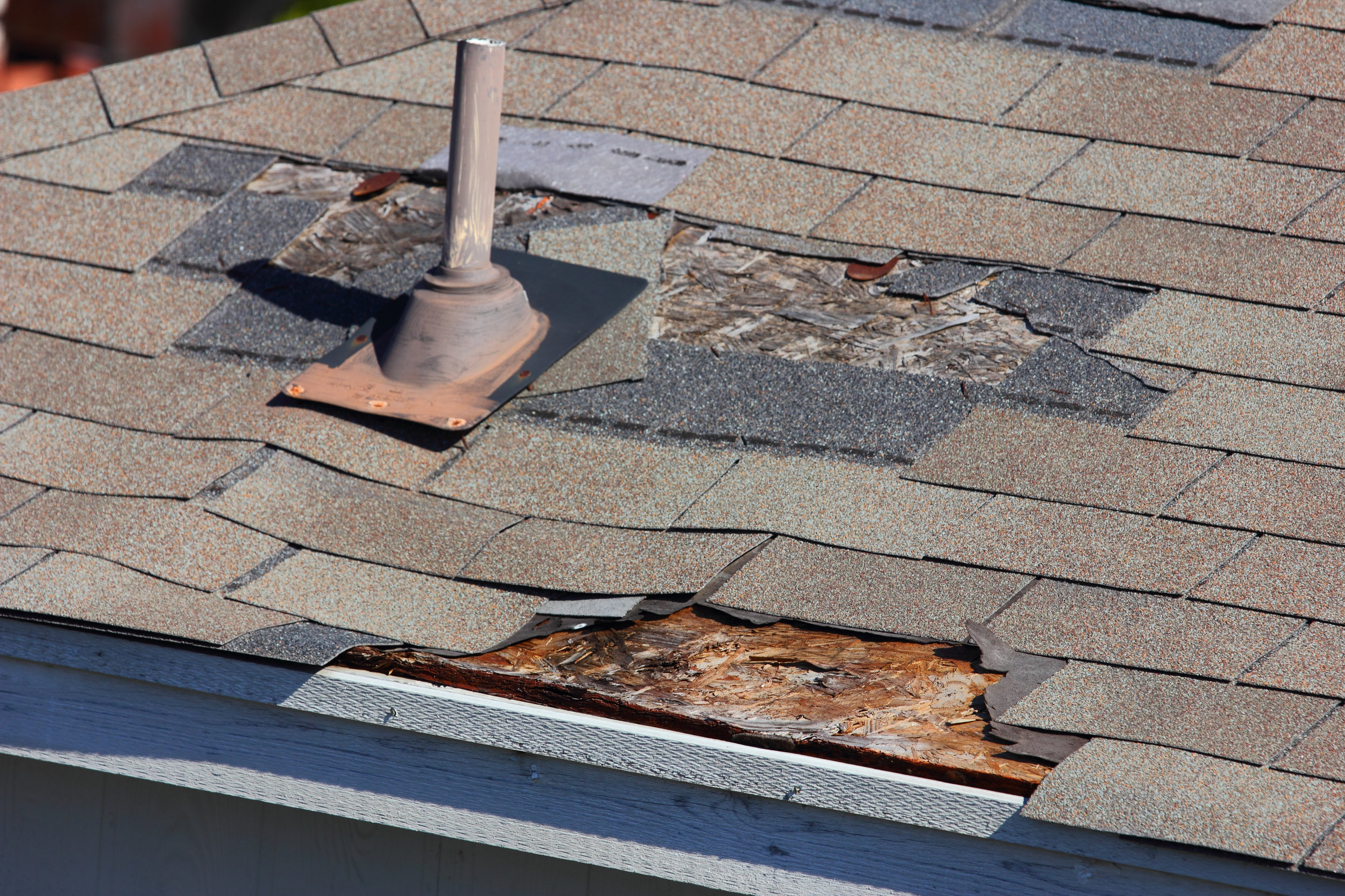 What to Do in Case of Storm Roof Damage?